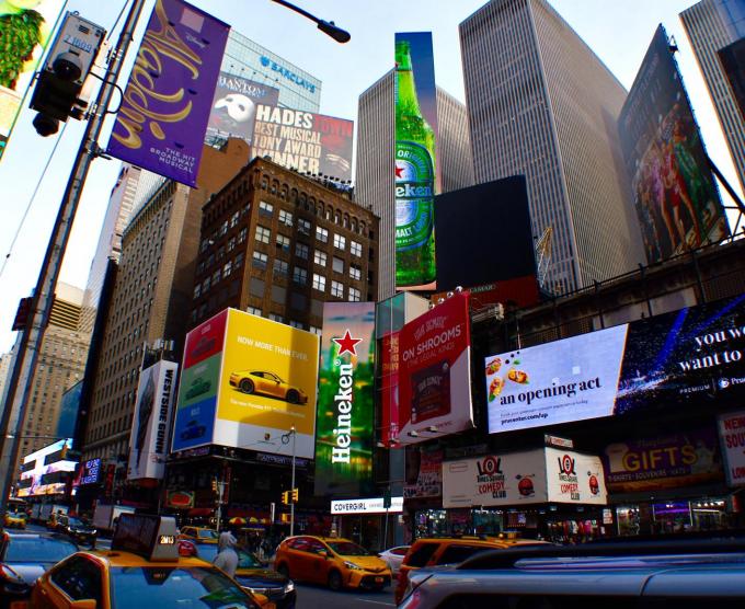 Large Outdoor LED Advertising Screens For Shopping Mall Digital P8 P10 ...